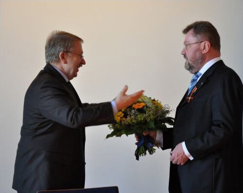 Pater Walter Happel SJ, der von 1987 bis 2002 das Kolleg leitete und ...